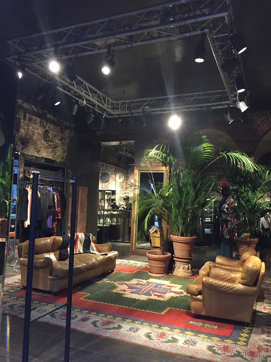 2BeInStore. First online video shopping in the world